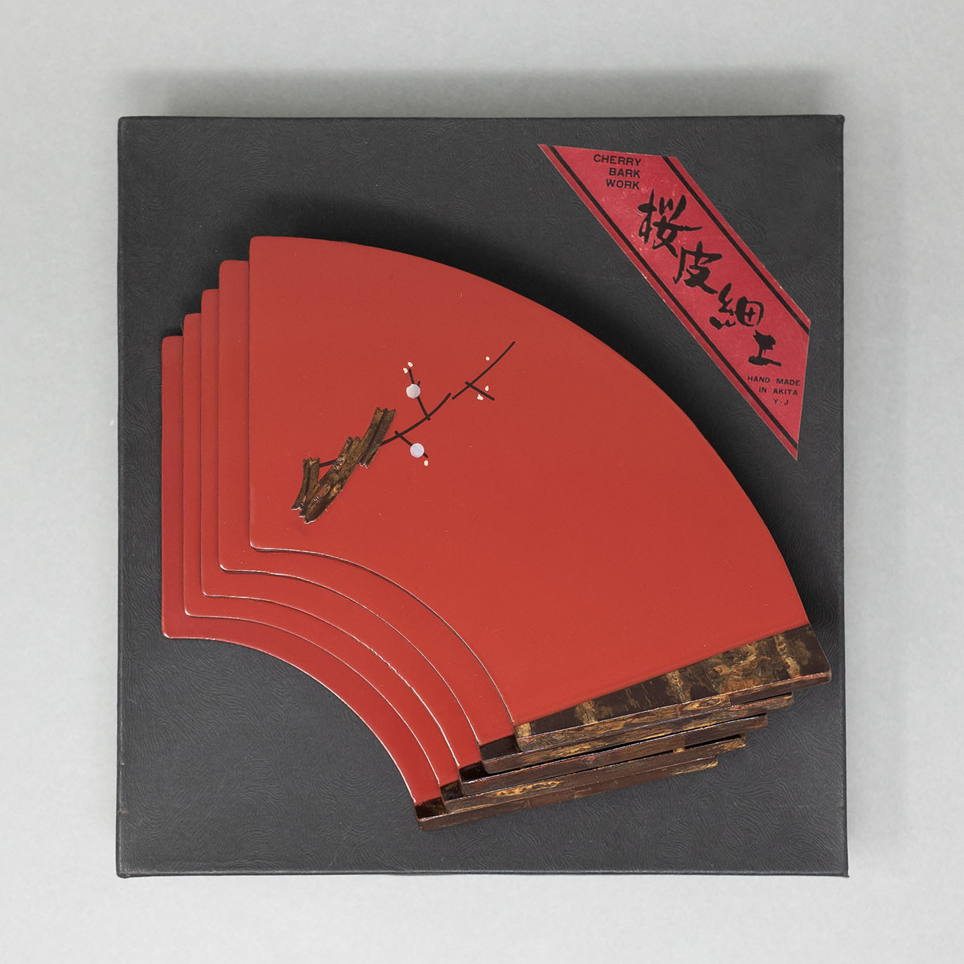 Five fan-shaped lacquer plates | Nanban