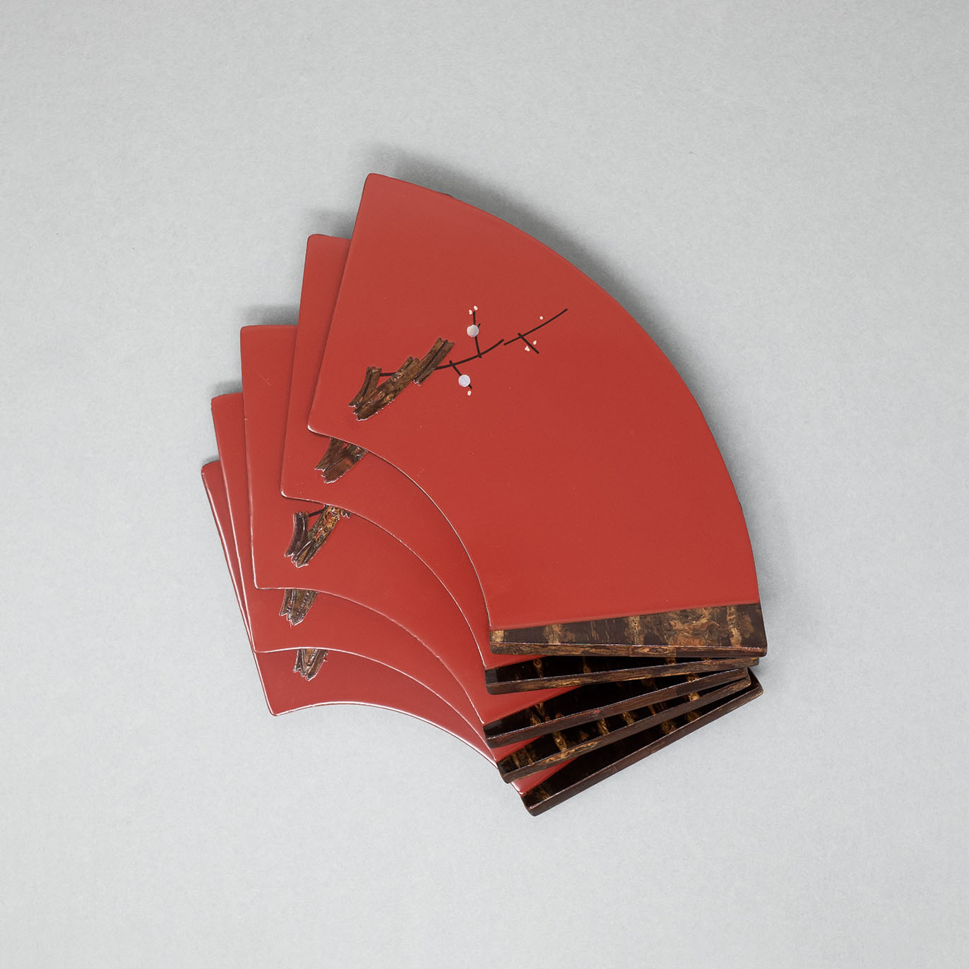 Five fan-shaped lacquer plates | Nanban